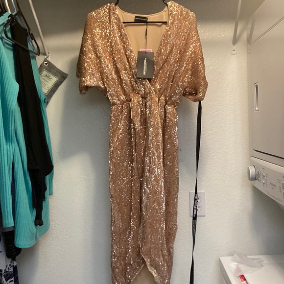 PrettyLittleThing | Dresses | Nwt Plt Rose Gold Sequin Midi Dress ...